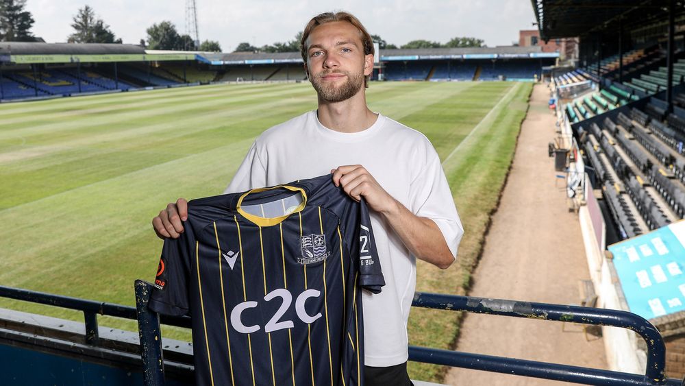 Wind Blows Into Roots Hall! | Southend United Football Club