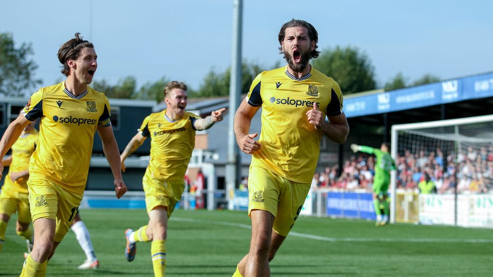 Cardwell Wins Player Of The Month Again | Southend United Football Club